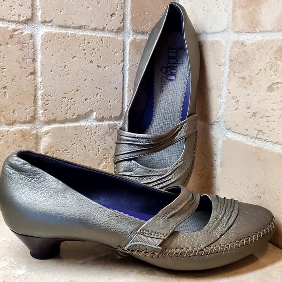 Clarks | Shoes | Indigo Clarks 6m Womens Metallic Pewter Leather Kitten ...